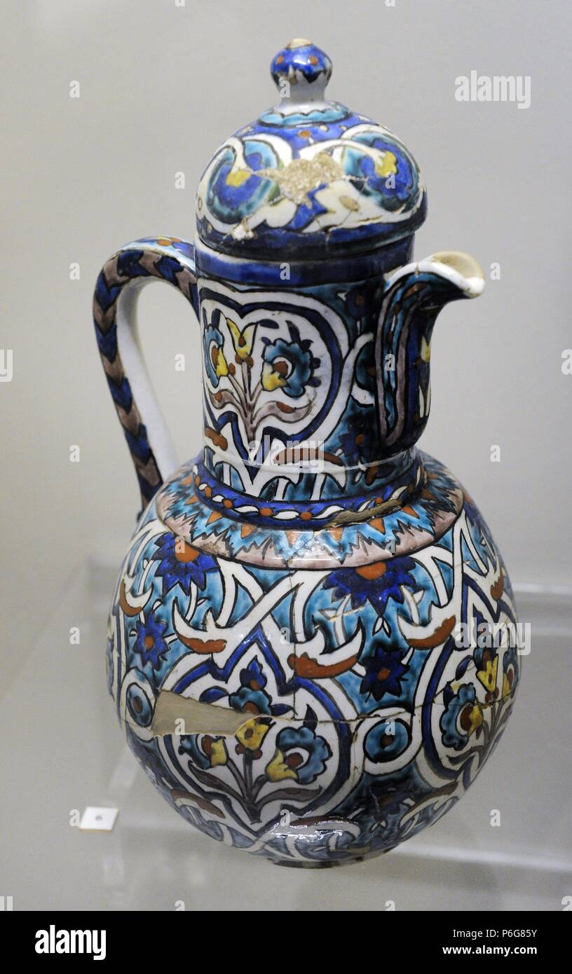 Tiled kiosk istanbul hi-res stock photography and images - Alamy