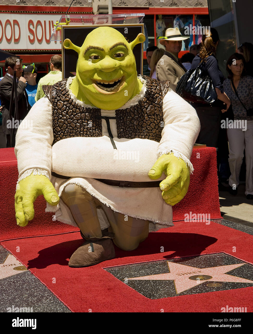 06 Shrek 06 - Shrek Honored with a Star On The Hollywod Walk Of Fame In ...