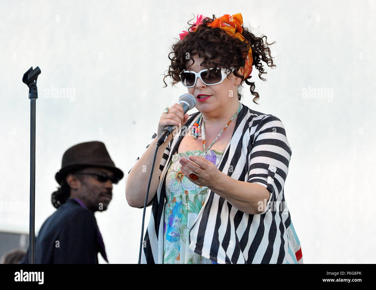 2010 music concert angela mccluskey hi-res stock photography and images ...