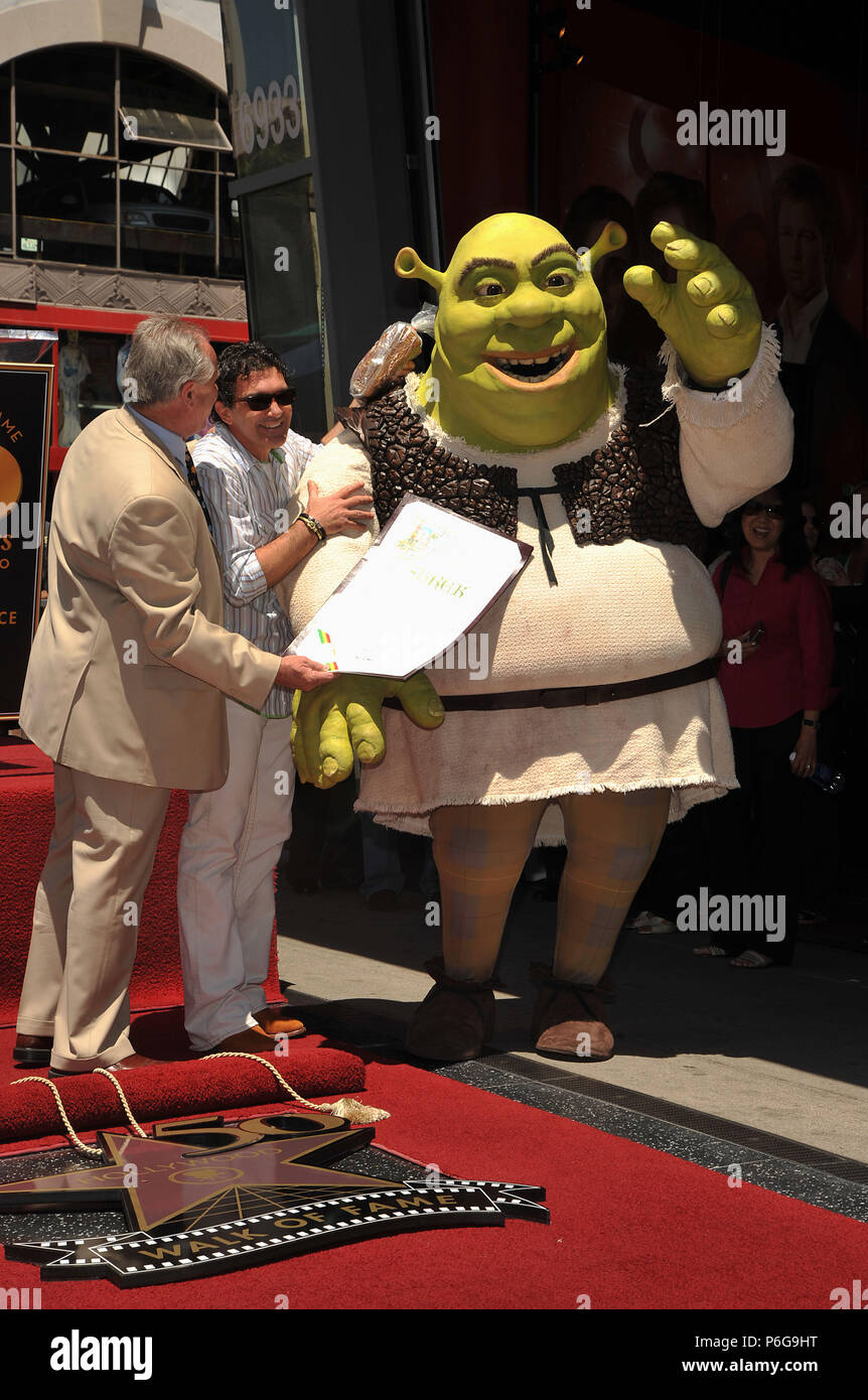 Shrek Ant. Banderas Tom Labonge 15 - Shrek Honored with a Star On The ...