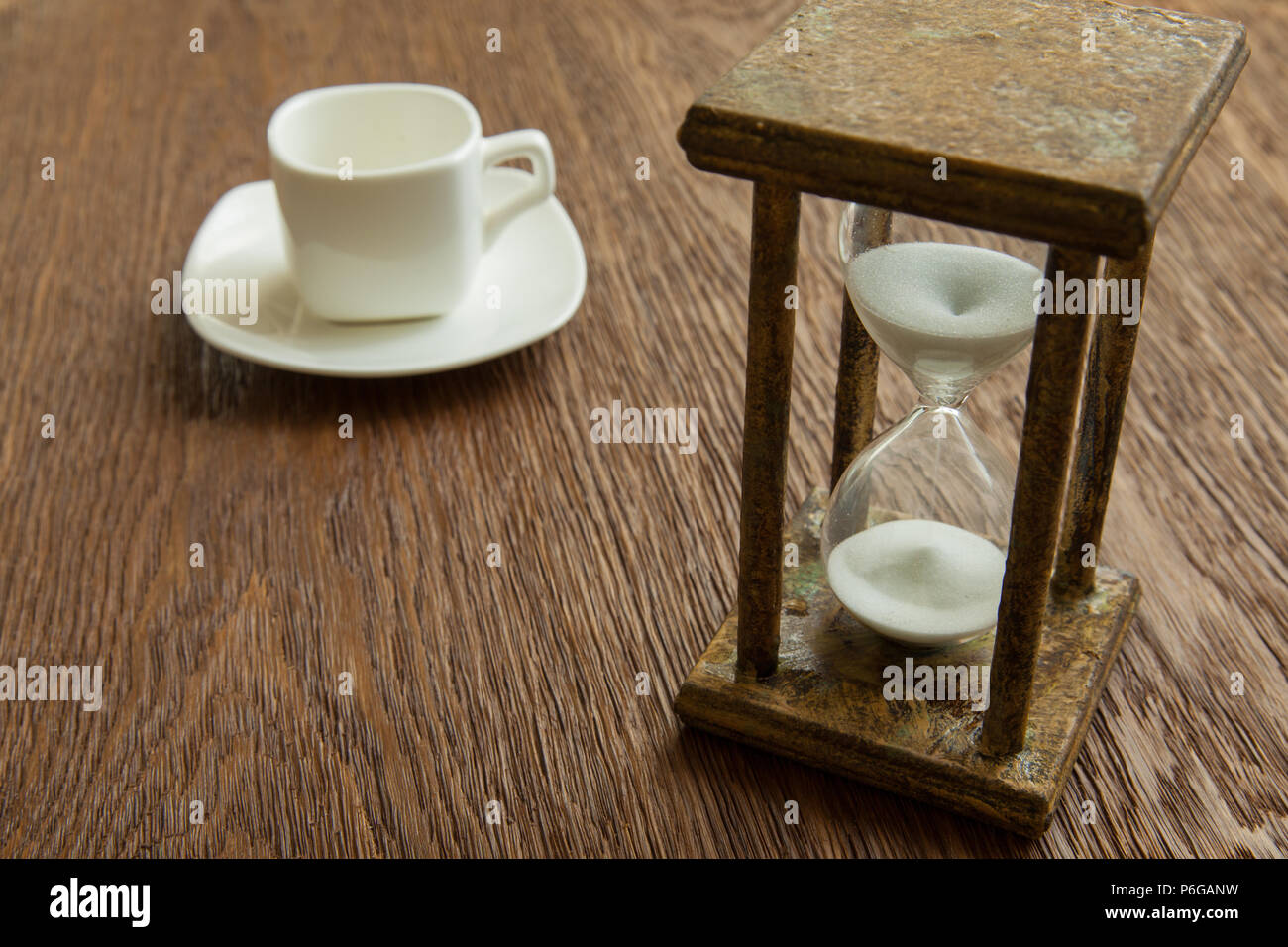 Sand timer running out hi-res stock photography and images - Alamy