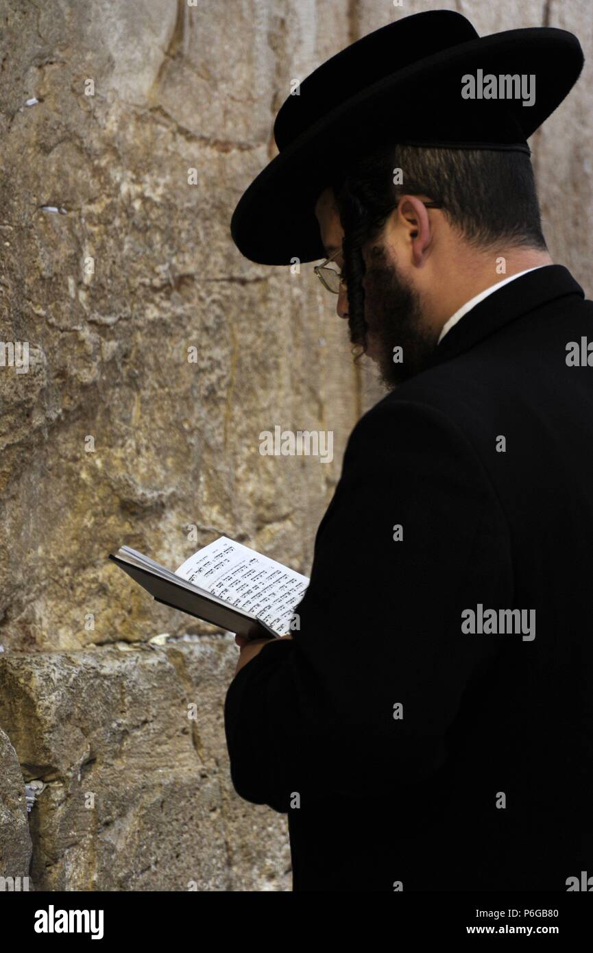 Judaísmo haredi hi-res stock photography and images - Alamy