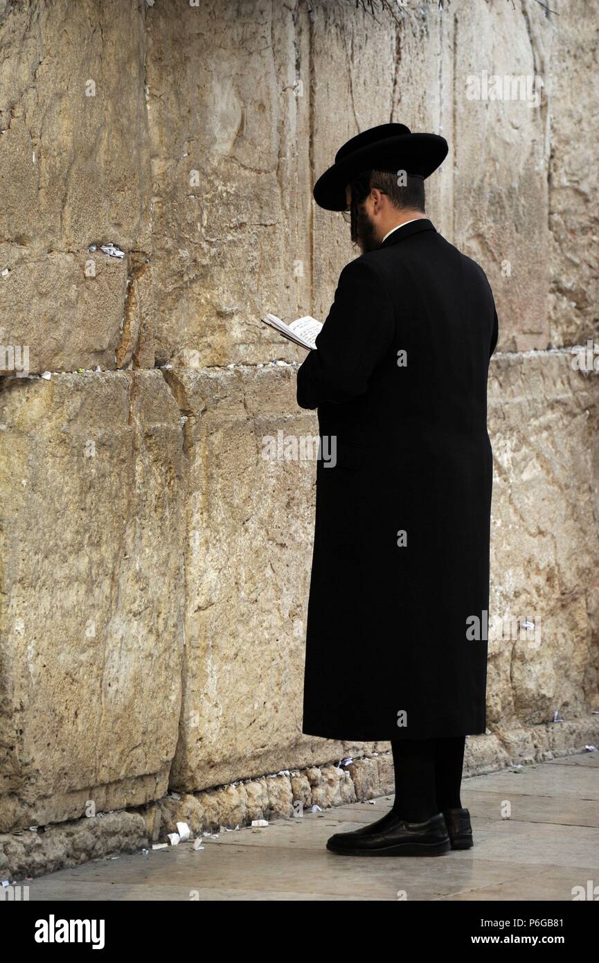Judaísmo haredi hi-res stock photography and images - Alamy