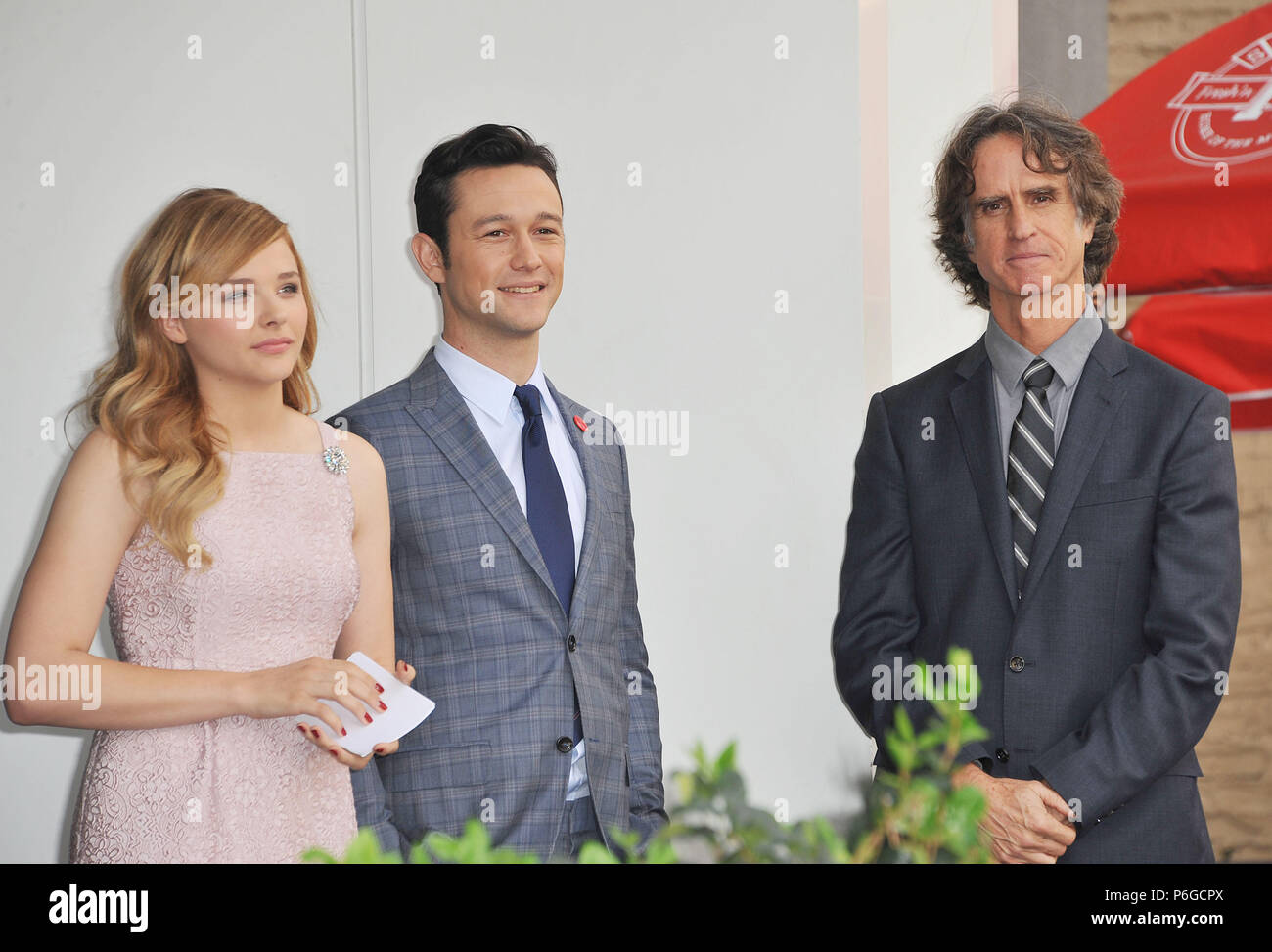 Chloe grace moretz and joseph gordon levitt hi-res stock photography ...