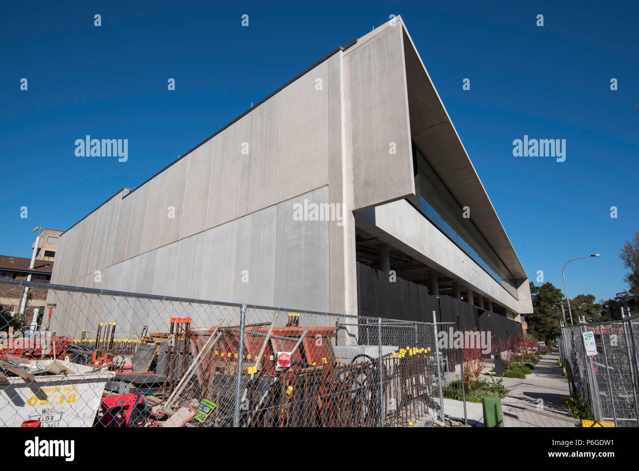 Dangrove is a 10,000m² specialised art storage facility for the White ...