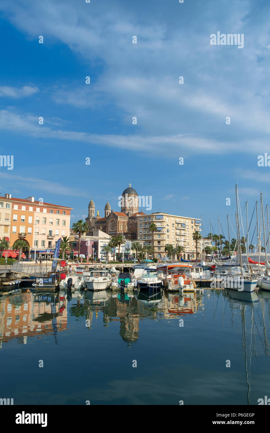 Saint raphael hi-res stock photography and images - Alamy