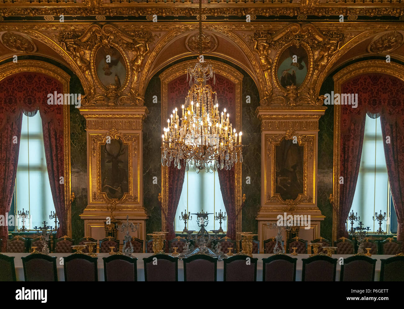 Inside the Louvre museum Stock Photo - Alamy