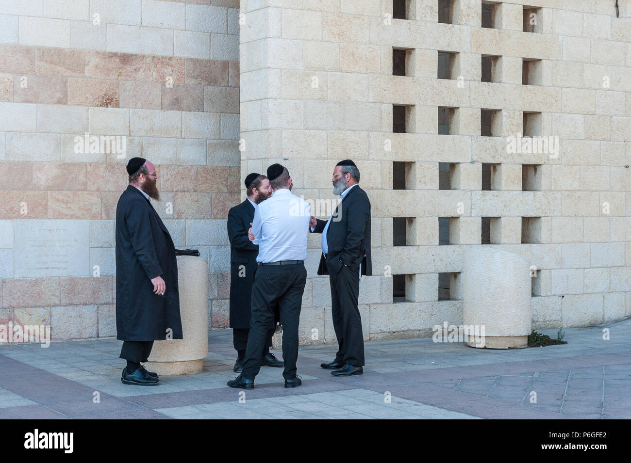 Haredi hi-res stock photography and images - Alamy