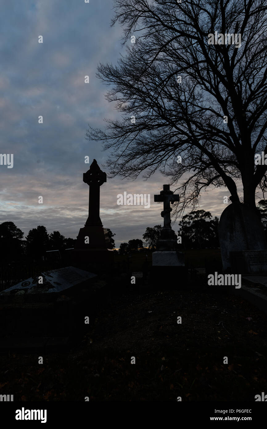 Night in the graveyard hi-res stock photography and images - Alamy