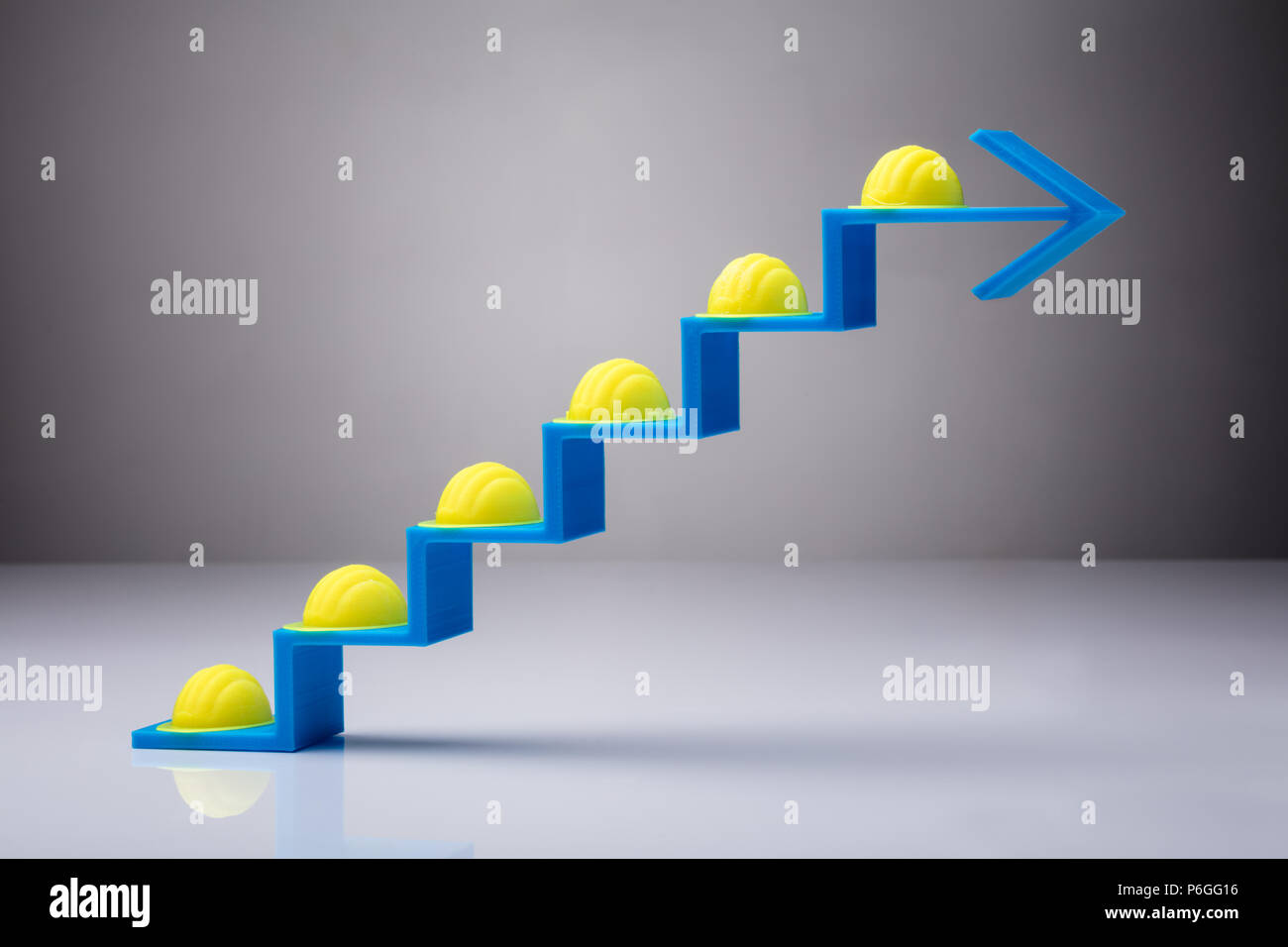Arrow on stairs hi-res stock photography and images - Alamy