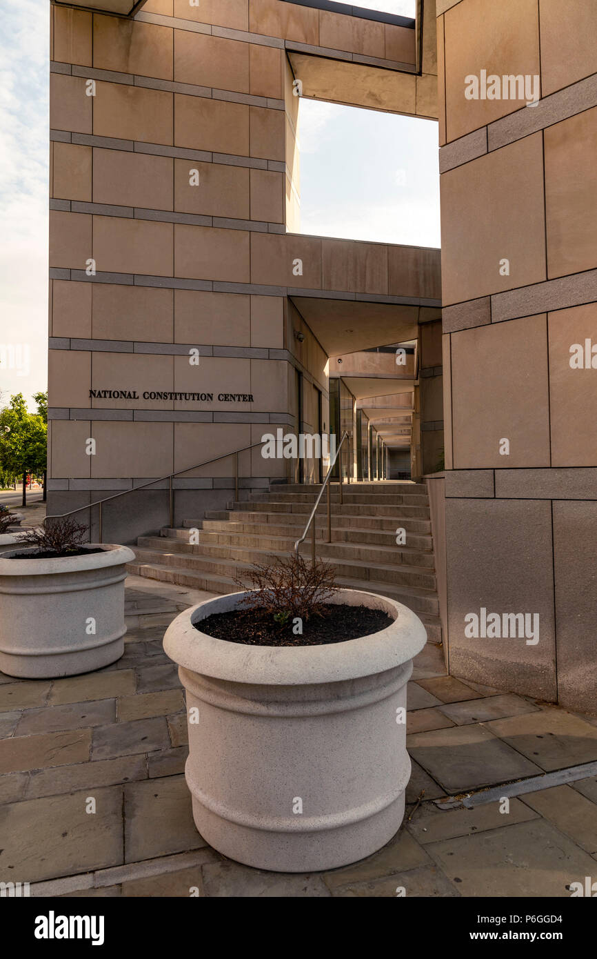 The national constitution centre hi-res stock photography and images ...
