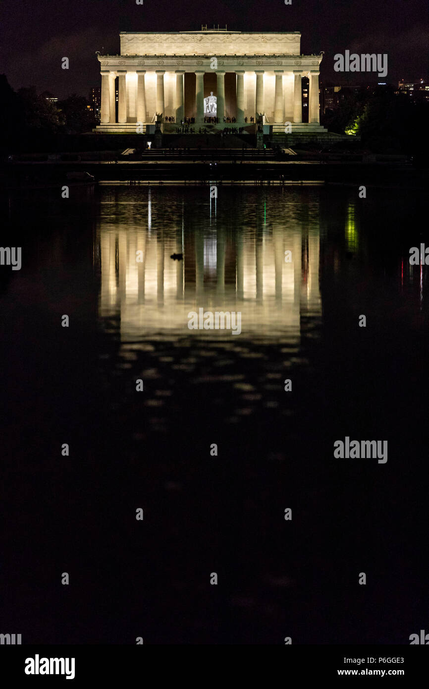 Lincoln memorial reflecting pool at night washington dc hi-res stock ...