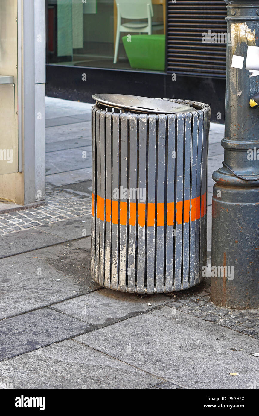 Litter waste bin at street for public use Stock Photo - Alamy