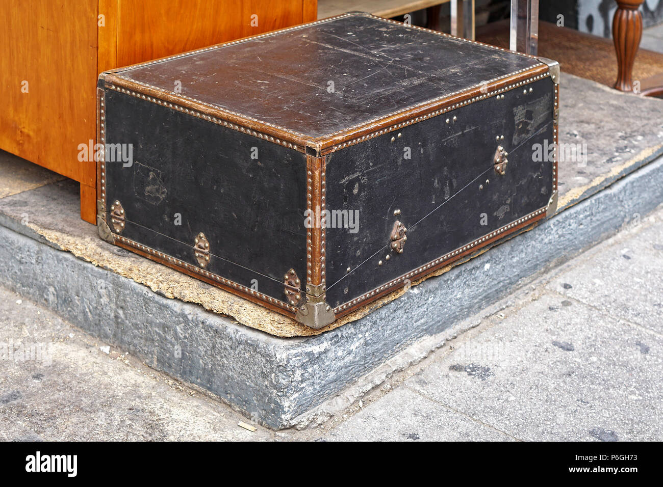Retro black trunk travel case Stock Photo - Alamy