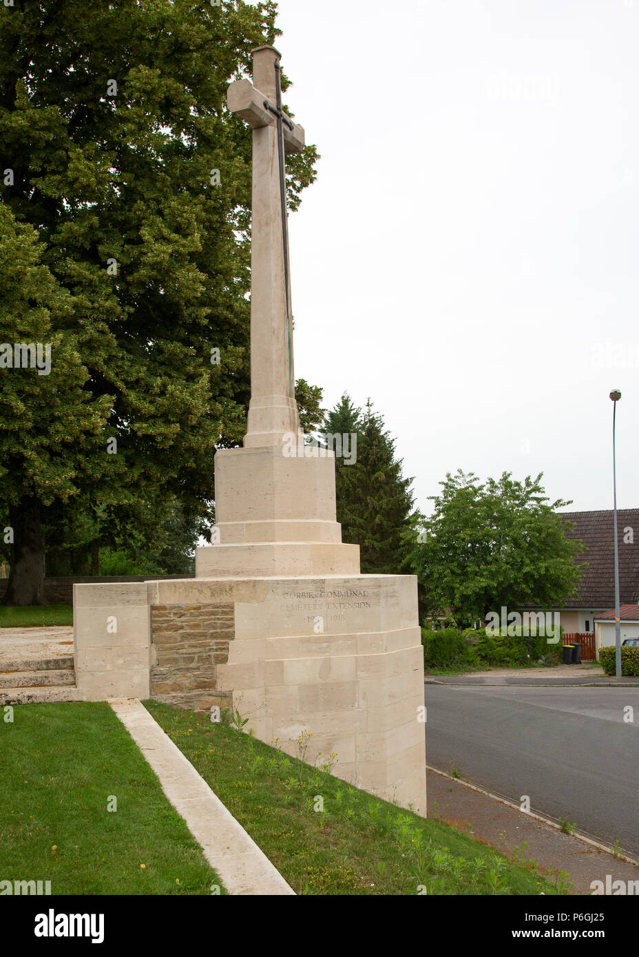 Communal grave hi-res stock photography and images - Alamy