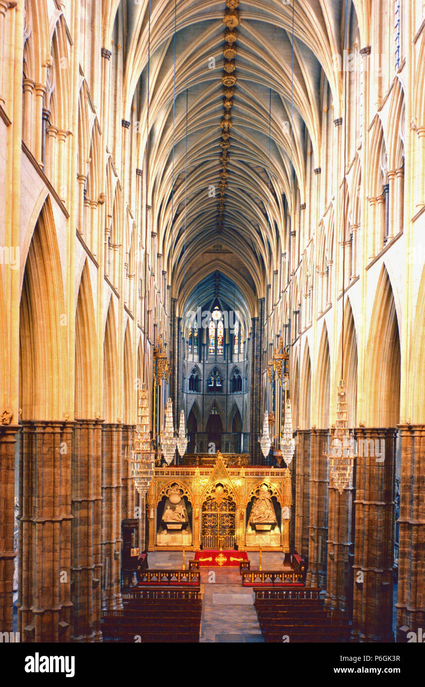 The nave westminster abbey hi-res stock photography and images - Alamy