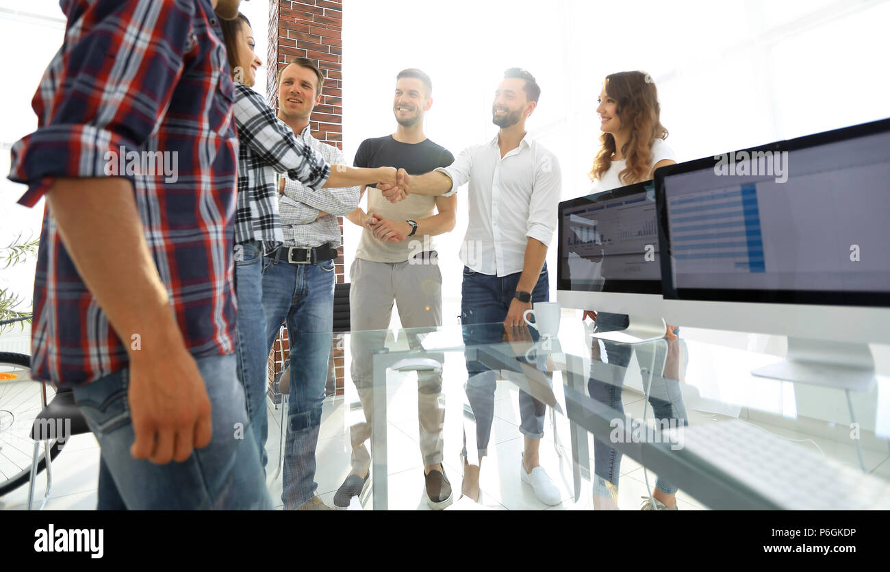 friendly handshake between Manager and employee Stock Photo - Alamy