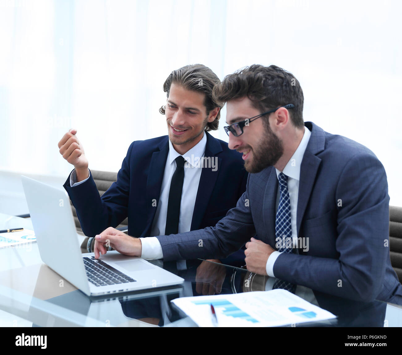 two business people working on laptop Stock Photo - Alamy