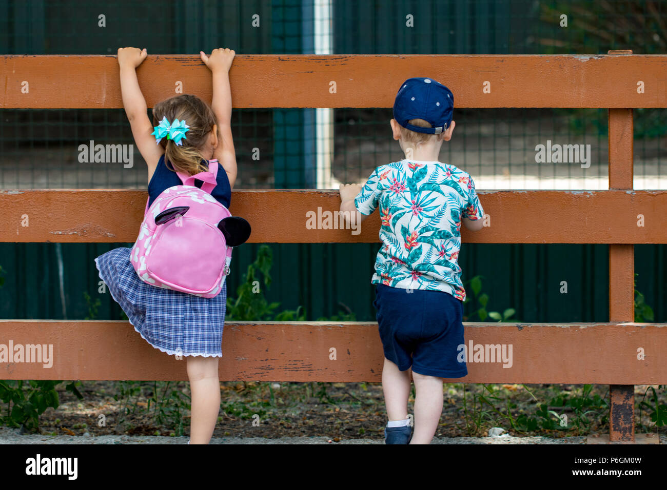 photo of cute little children Back view Stock Photo - Alamy