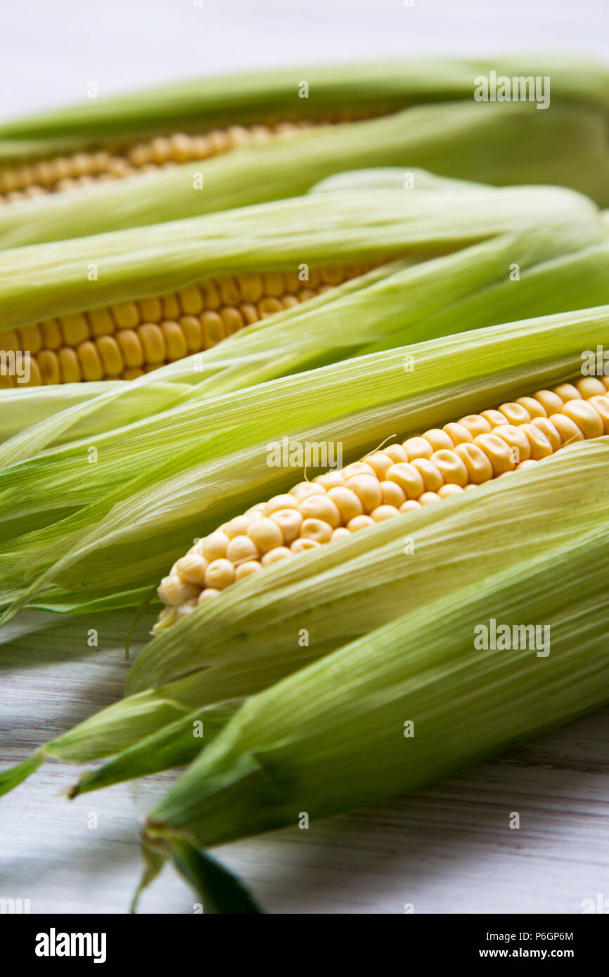 Fresh corn husks, close-up. Corn on the cob, side view Stock Photo - Alamy