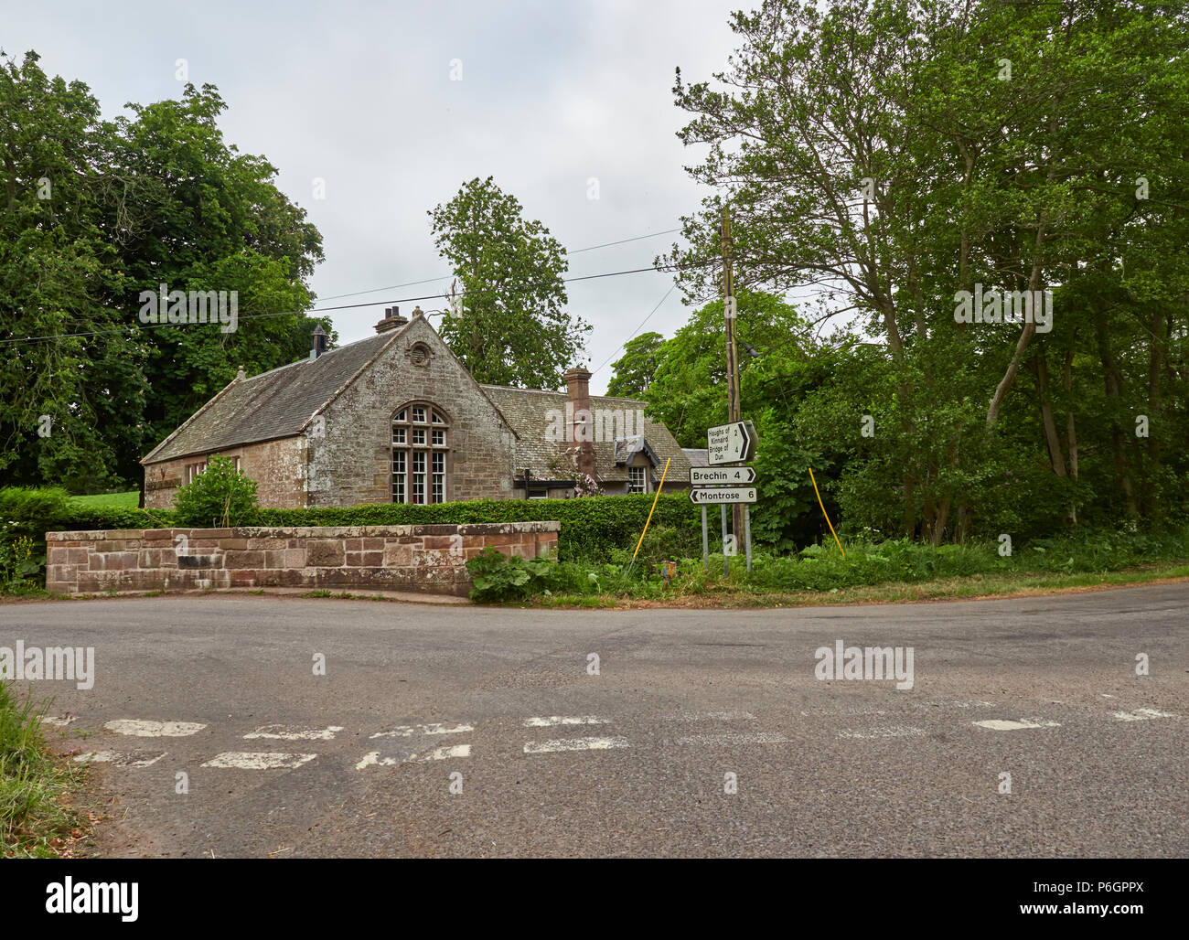 Small stone walled bridge hi-res stock photography and images - Alamy