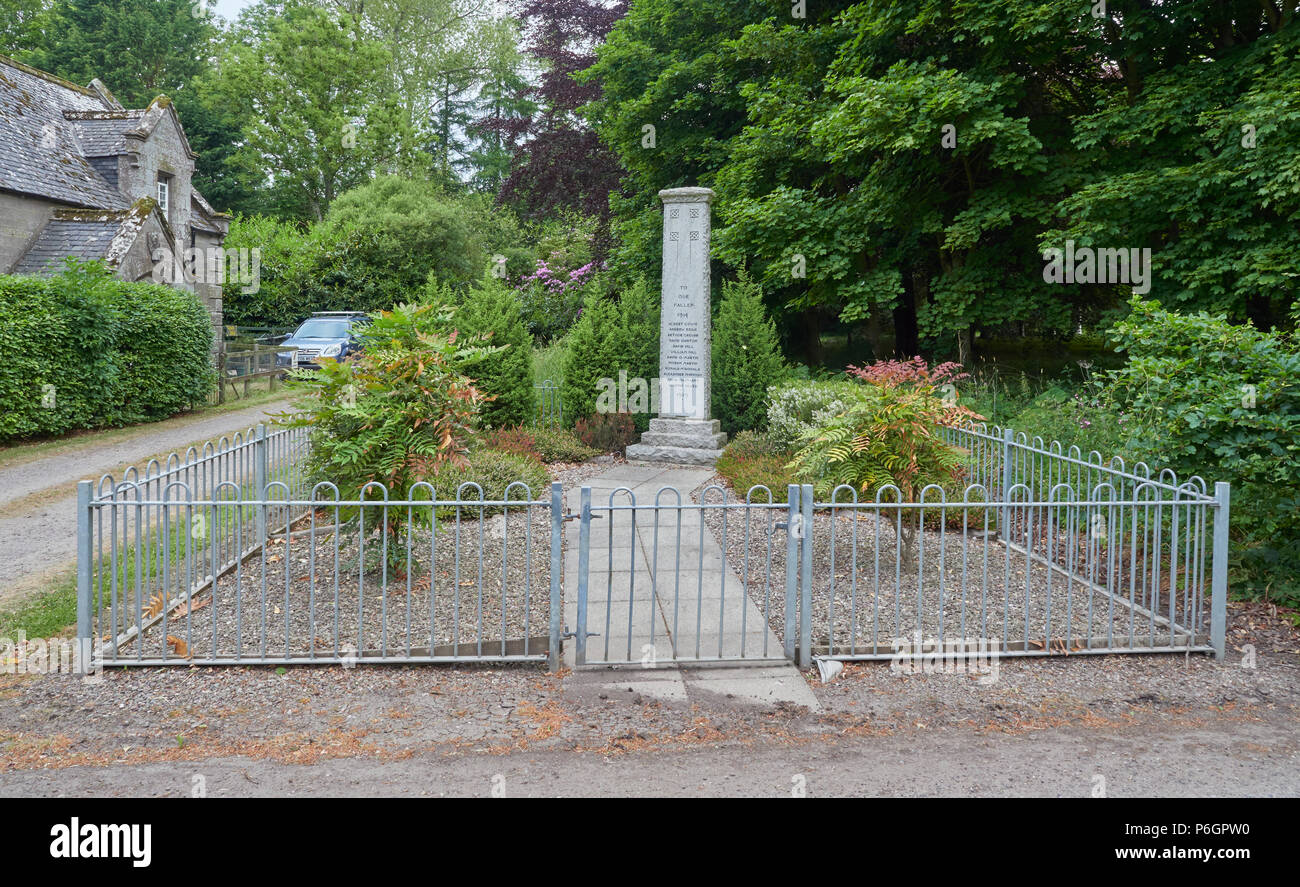 Car parked in small driveway hi-res stock photography and images - Alamy