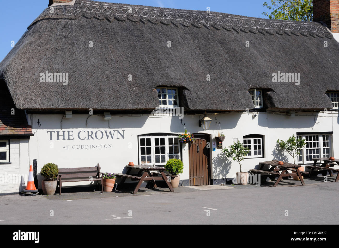 Thatch thatched inn hi-res stock photography and images - Alamy