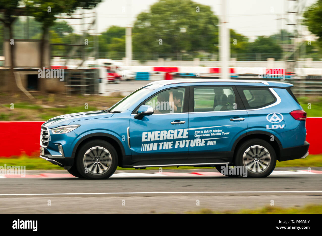 Pan right shot car driving hi-res stock photography and images - Alamy