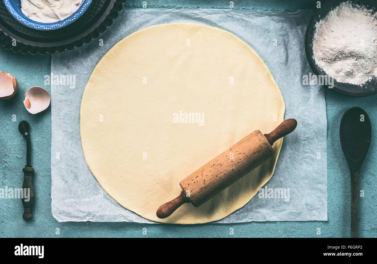 Bake background with copy space. . Round rolled dough and rolling pin ...