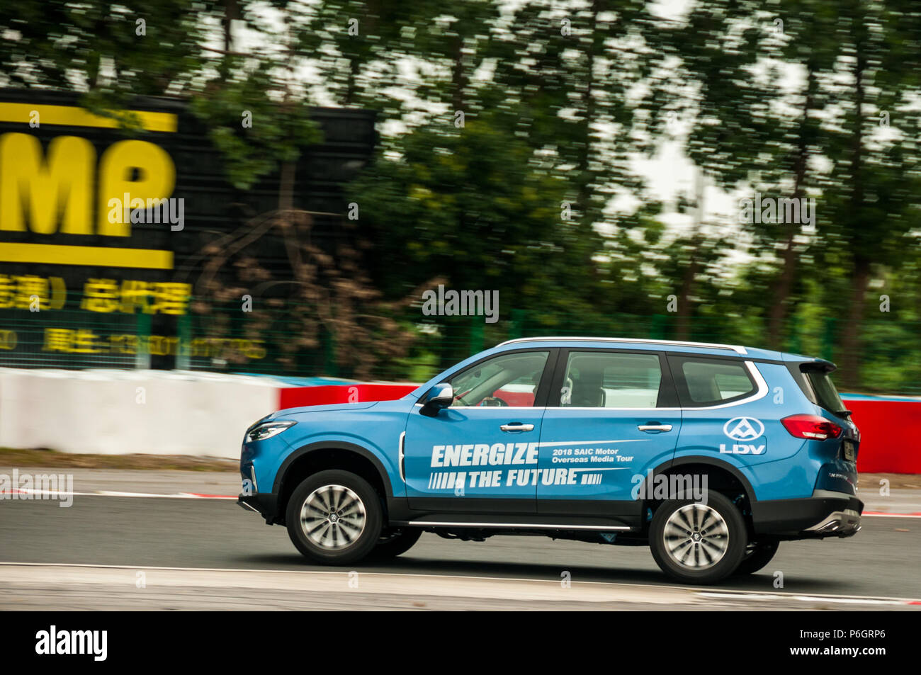 Pan right shot car driving hi-res stock photography and images - Alamy