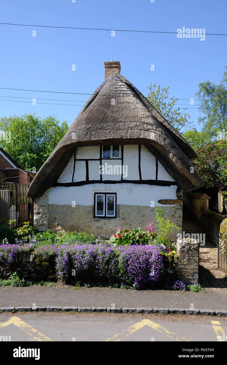 Timber frame cottage hi-res stock photography and images - Alamy