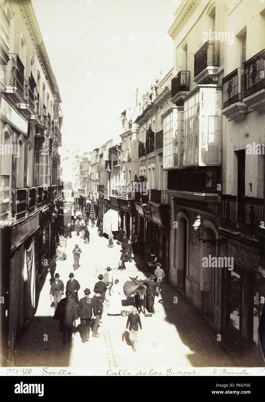 Sevilla, calle de las Sierpes Stock Photo - Alamy