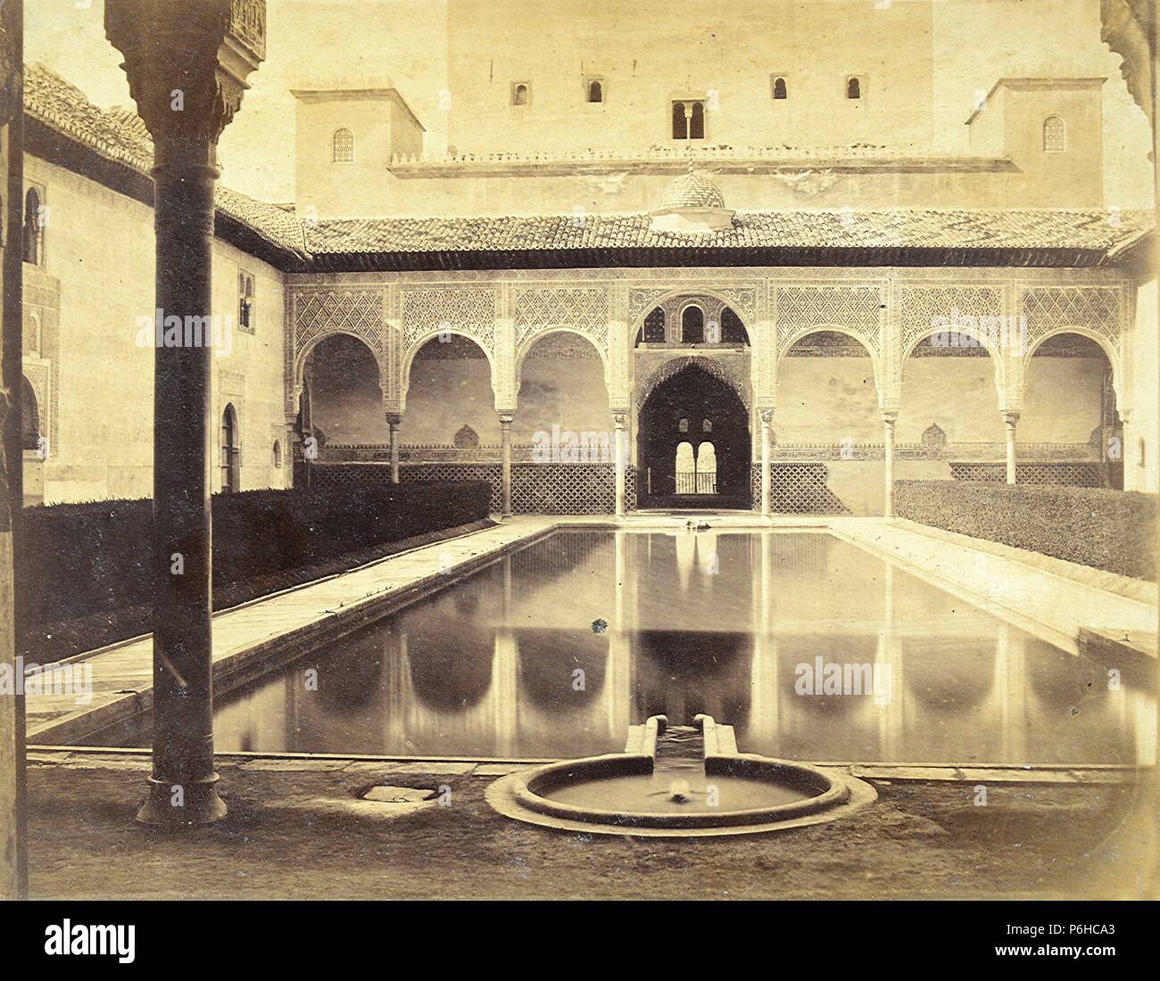 Granada, Alhambra, Patio de los Arrayanes Stock Photo - Alamy
