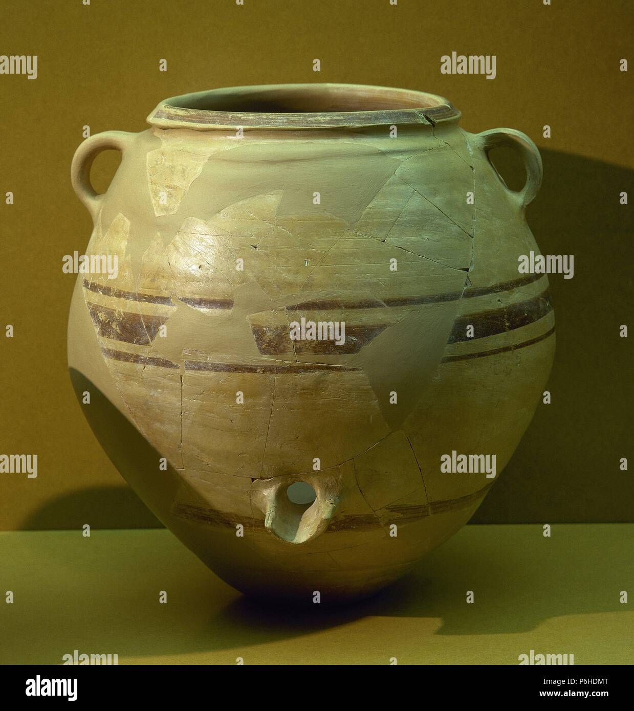 ARTE IBERICO. ESPAÑA. VASO CON PITORRO DE DECANTACION, fechado en el ...
