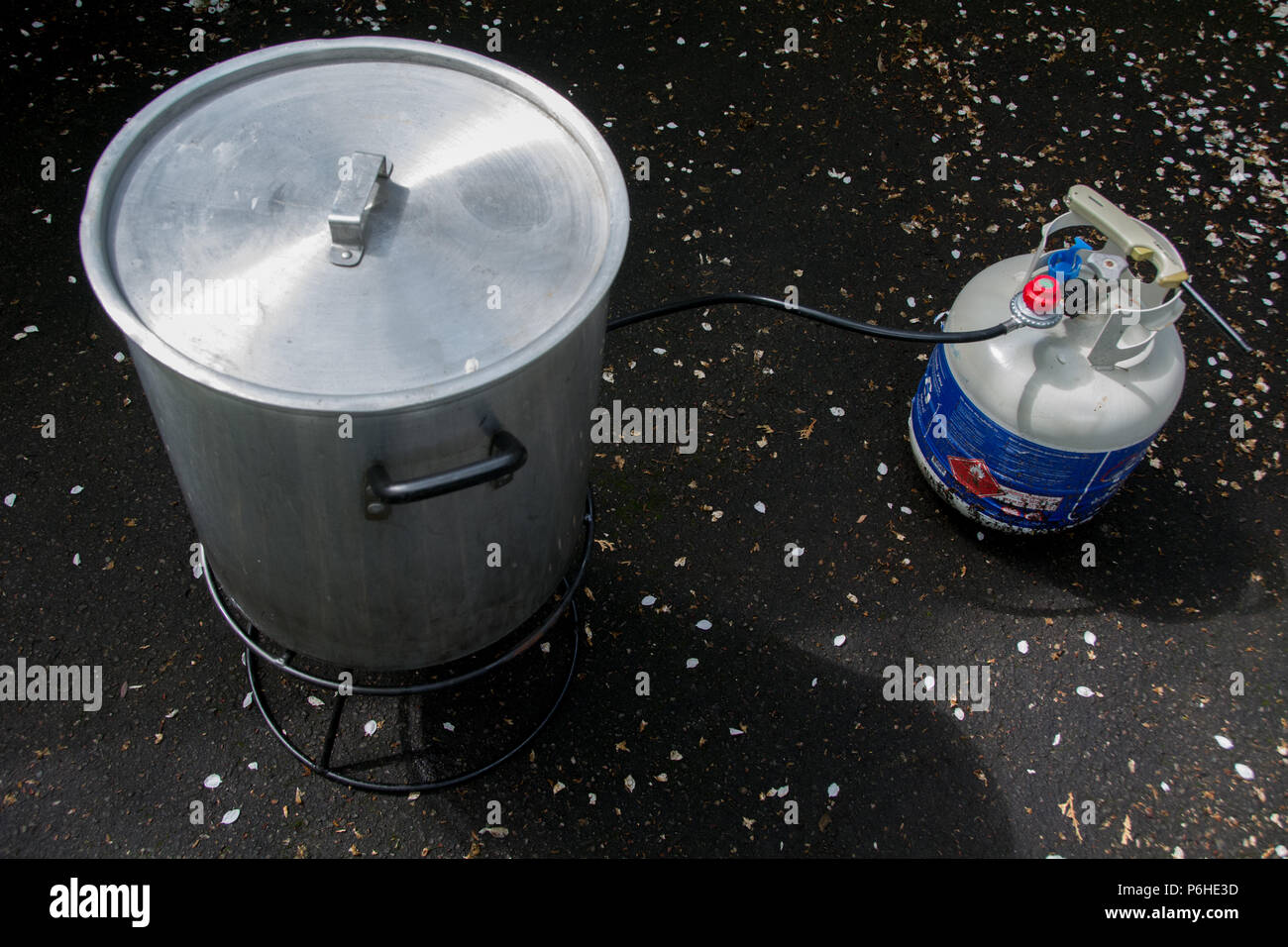 A typical amateur setup to heat the wort and mash water Stock Photo - Alamy