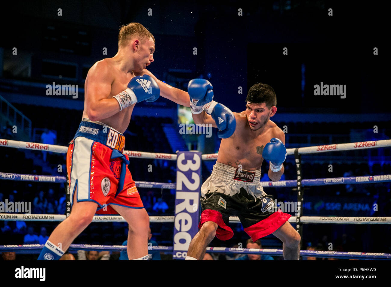 International super flyweight contest between sunny edwards hi-res ...