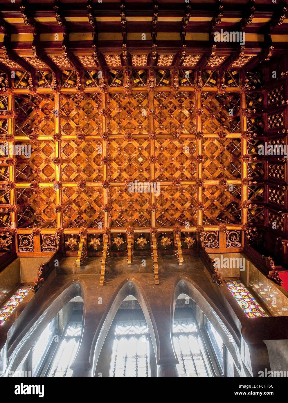 Palau Güell. Ceiling and parabolic arches of the room visits Stock ...