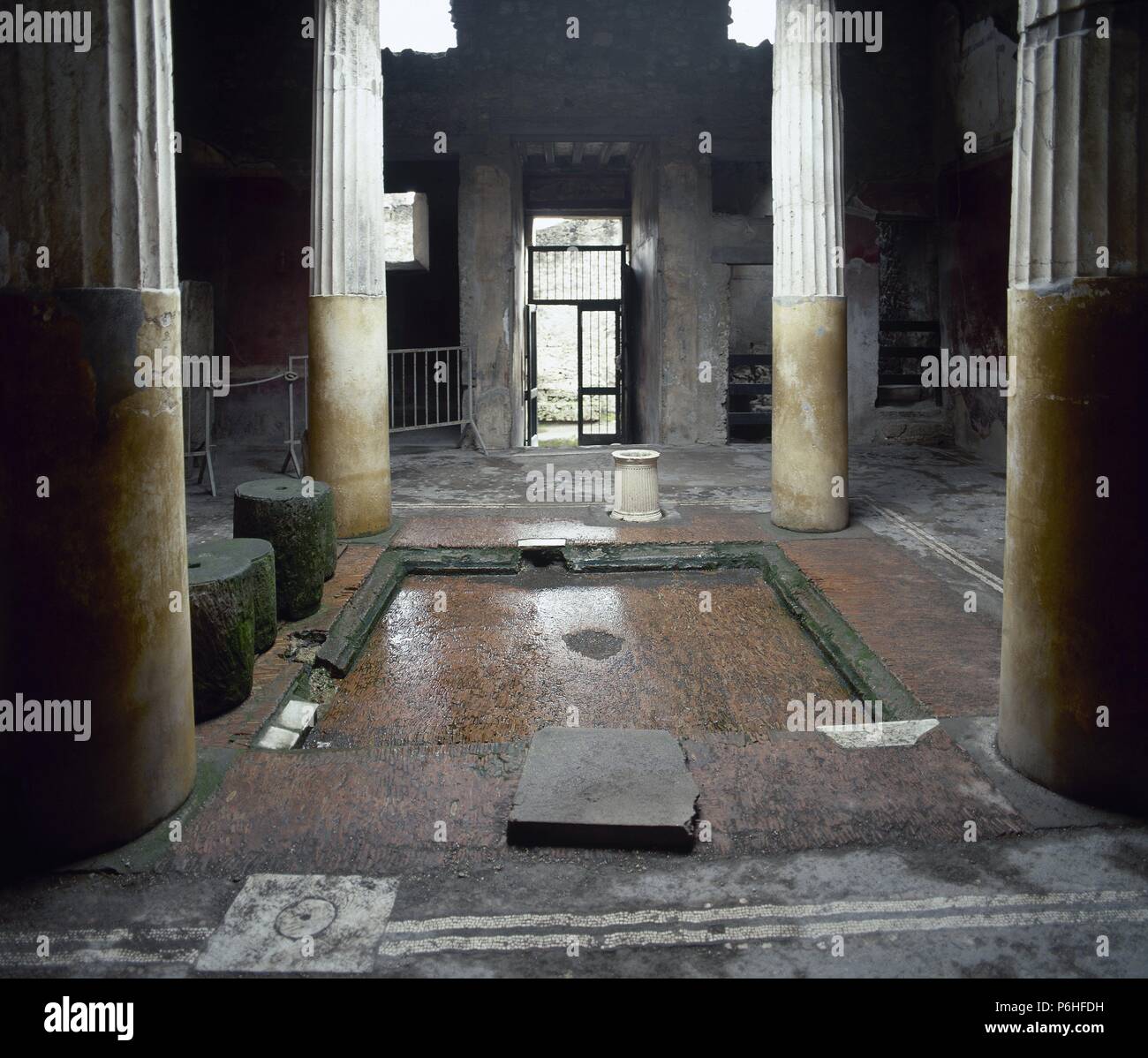 Impluvium atrium hi-res stock photography and images - Alamy