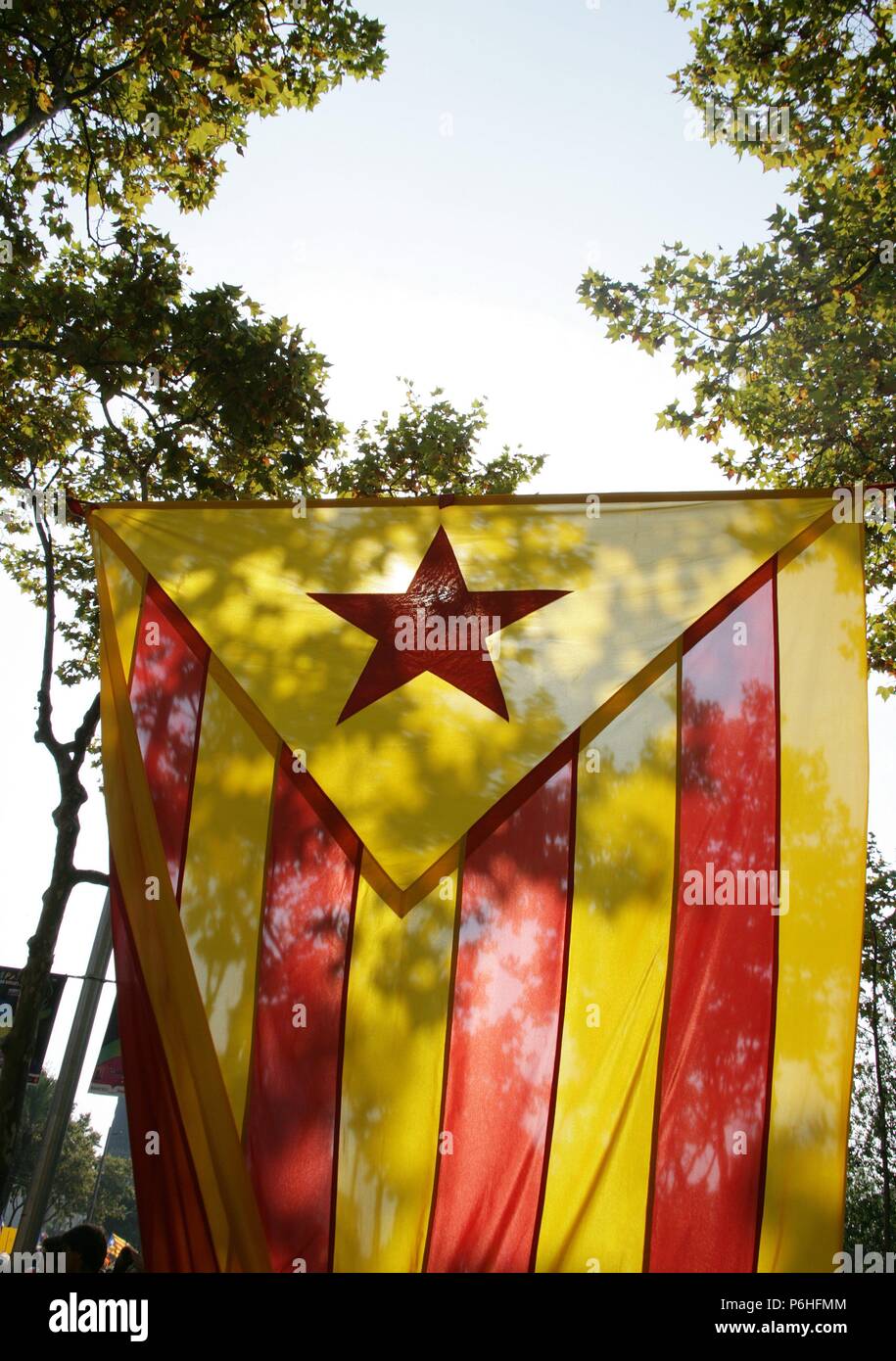 "L'ESTELADA". Bandera catalana símbolo del movimiento independentista ...