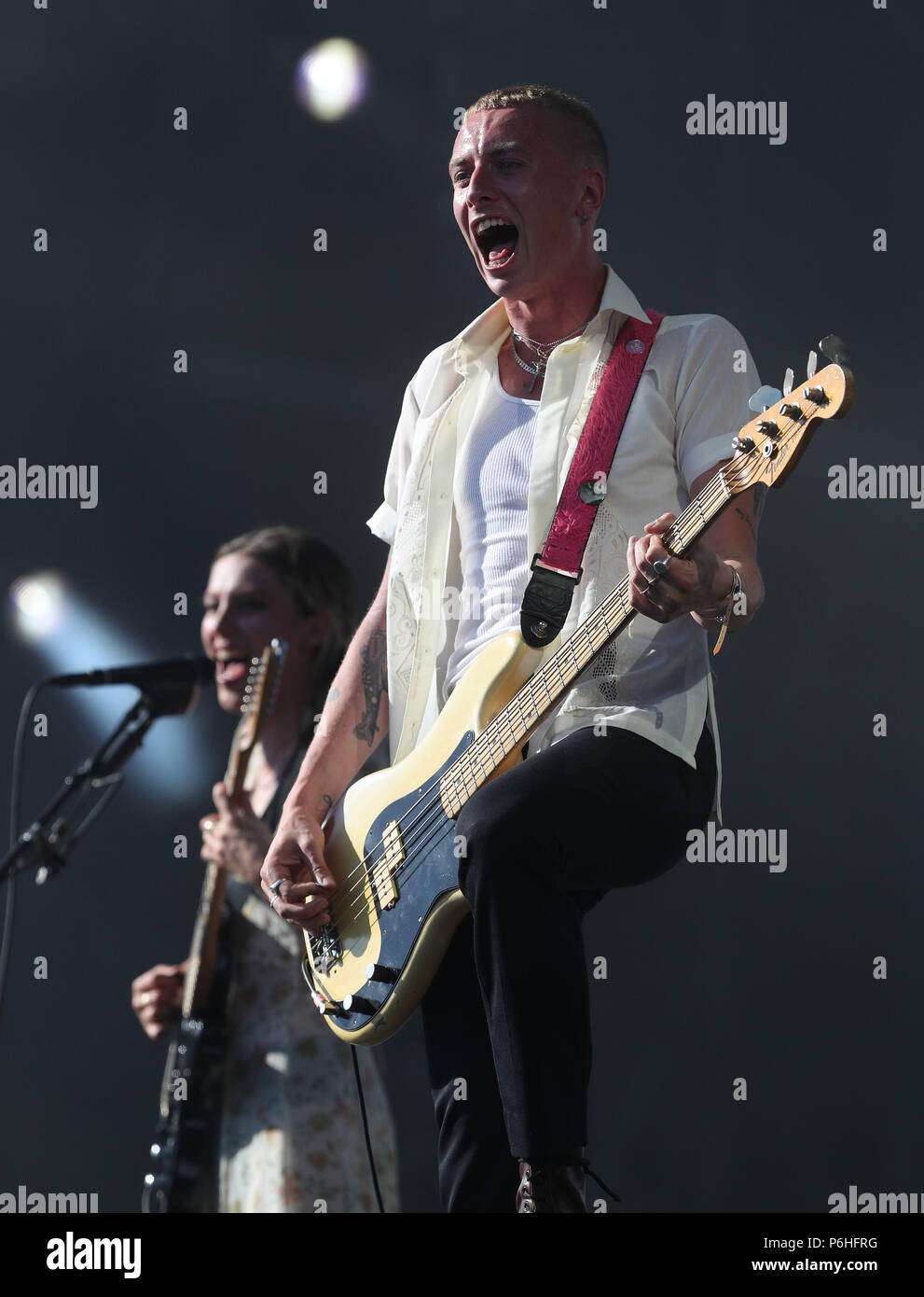 Theo Ellis and Ellie Rowsell from the band Wolf Alice perform on the ...