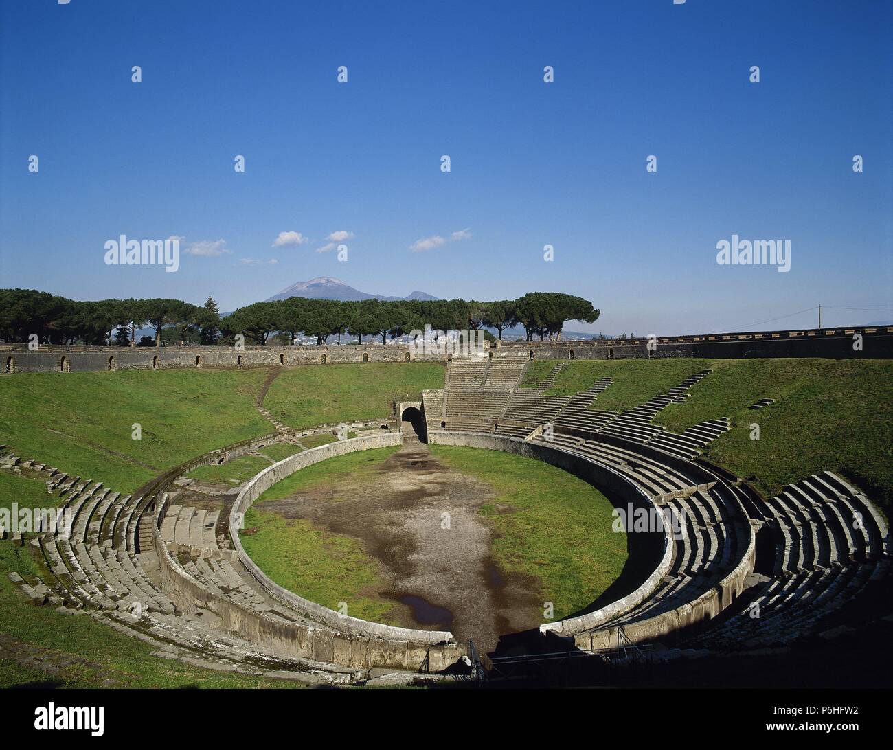 El anfiteatro de pompeya hi-res stock photography and images - Alamy