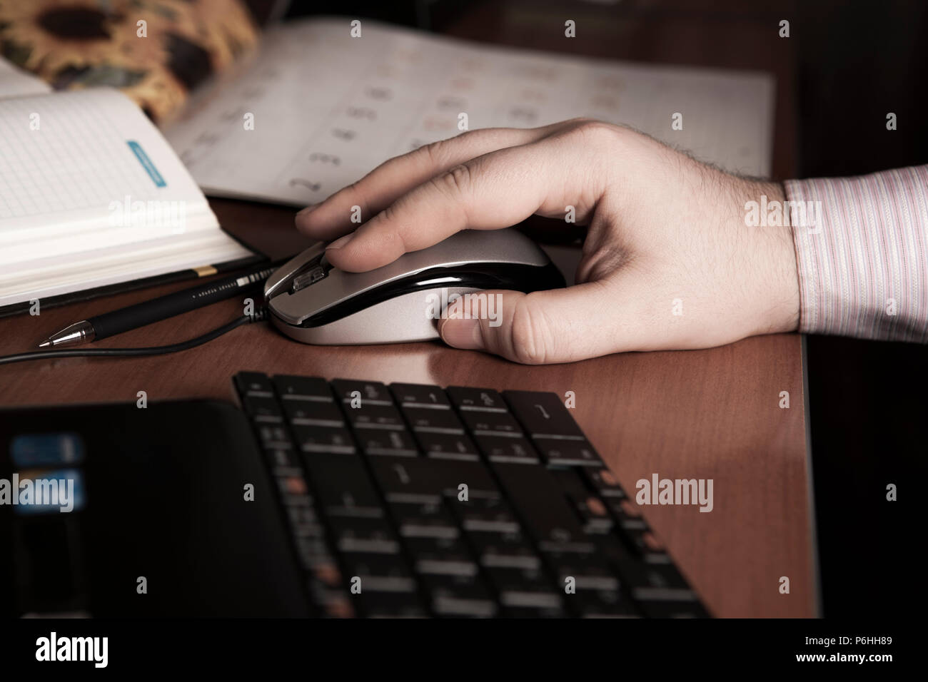 Hand on a computer mouse hi-res stock photography and images - Alamy