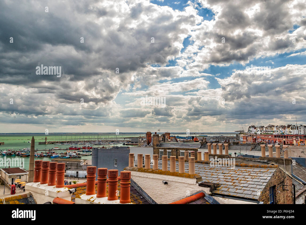 British rooftops hi-res stock photography and images - Alamy