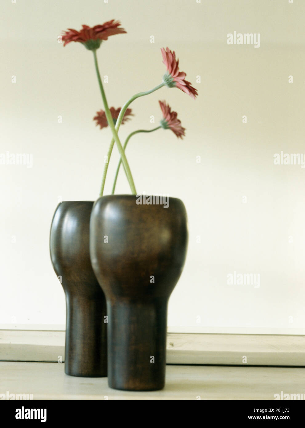 A pair of vases hi-res stock photography and images - Alamy
