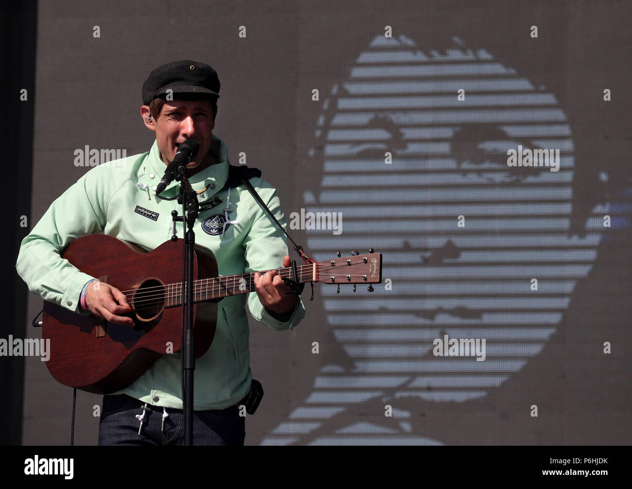 Gerry cinnamon hi-res stock photography and images - Alamy