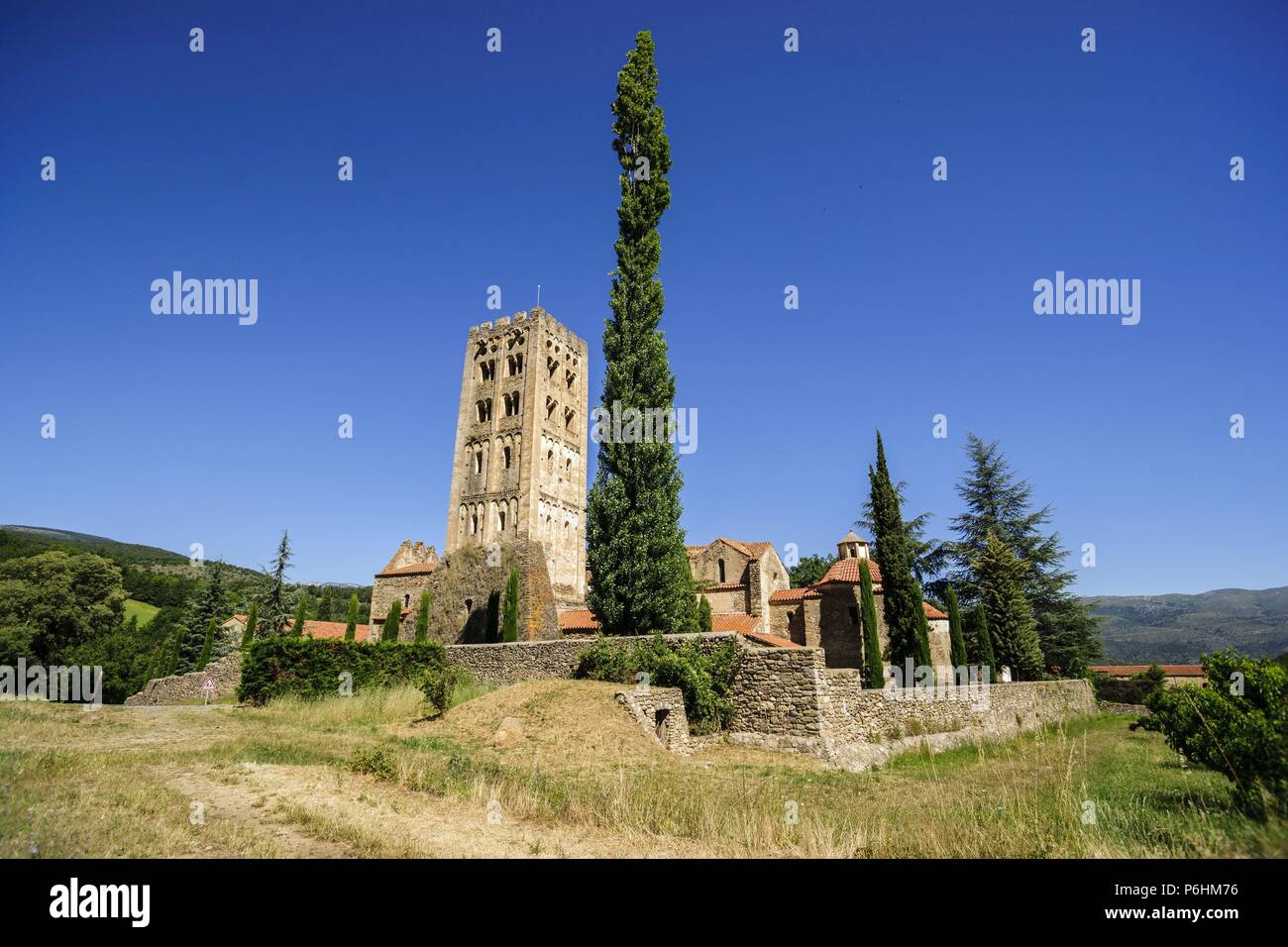 Monasterio benedictino medieval hi-res stock photography and images - Alamy