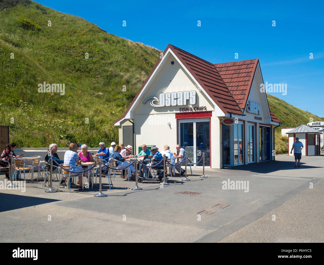Chips alfresco table hi-res stock photography and images - Alamy