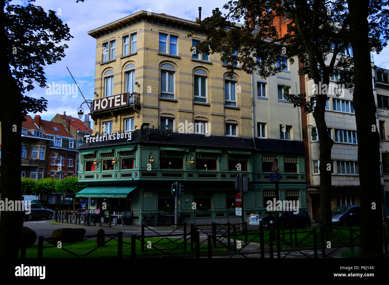 Corner cafe hi-res stock photography and images - Alamy