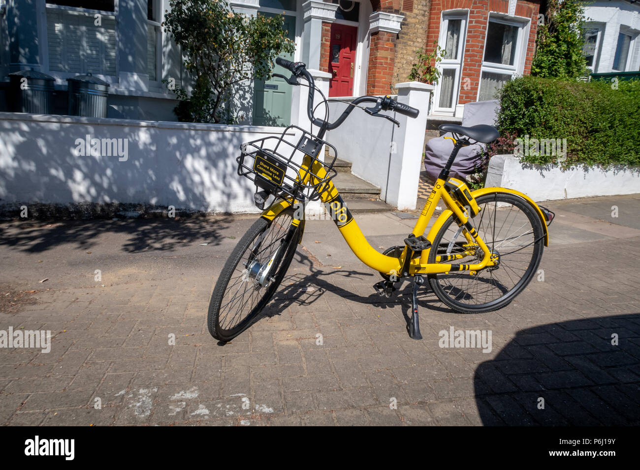 Dockless cycle hire london hi-res stock photography and images - Alamy
