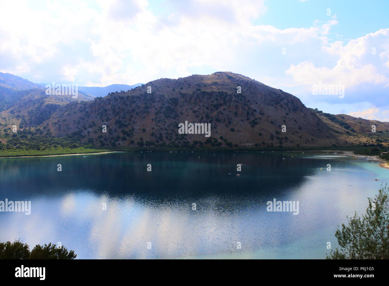 lake kournas and mountains Stock Photo - Alamy